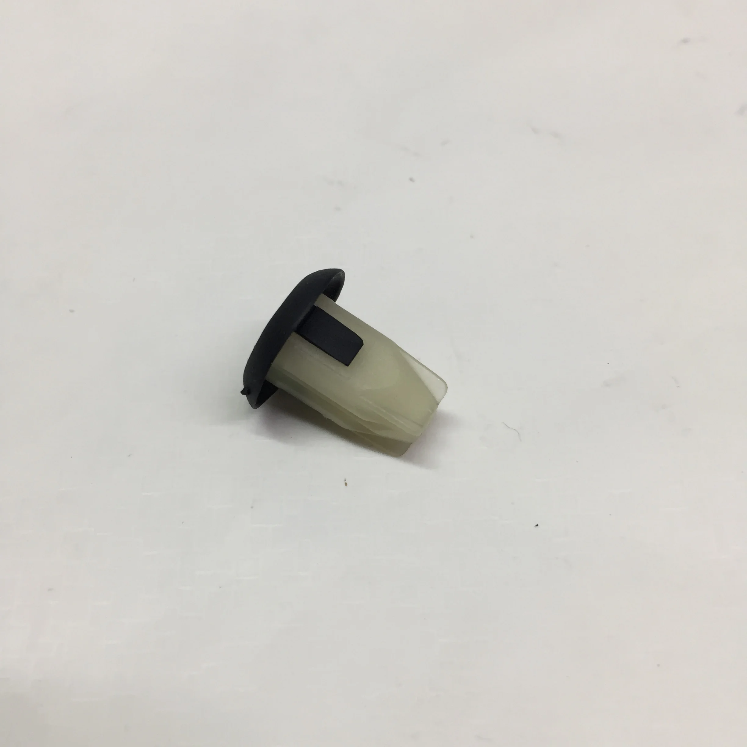 Пистон клипса обивки двери RENAULT 7703081225 LADA XRAY Vesta Kaptur ...