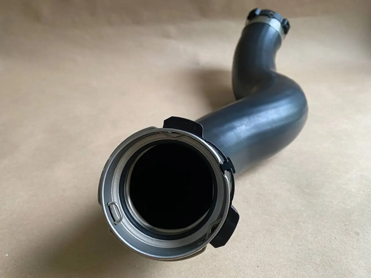 Патрубок интеркулера OEM 11618572859 турбопровод надувочного воздуха ...