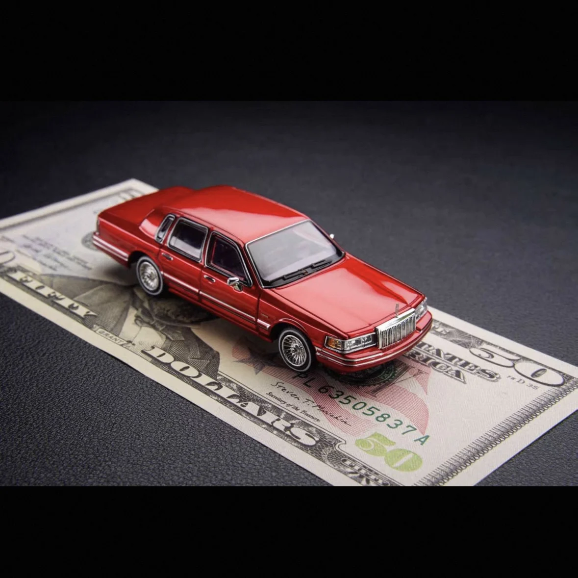 Модель автомобиля Lincoln Town Car SHIQIAN 1:64 | AliExpress