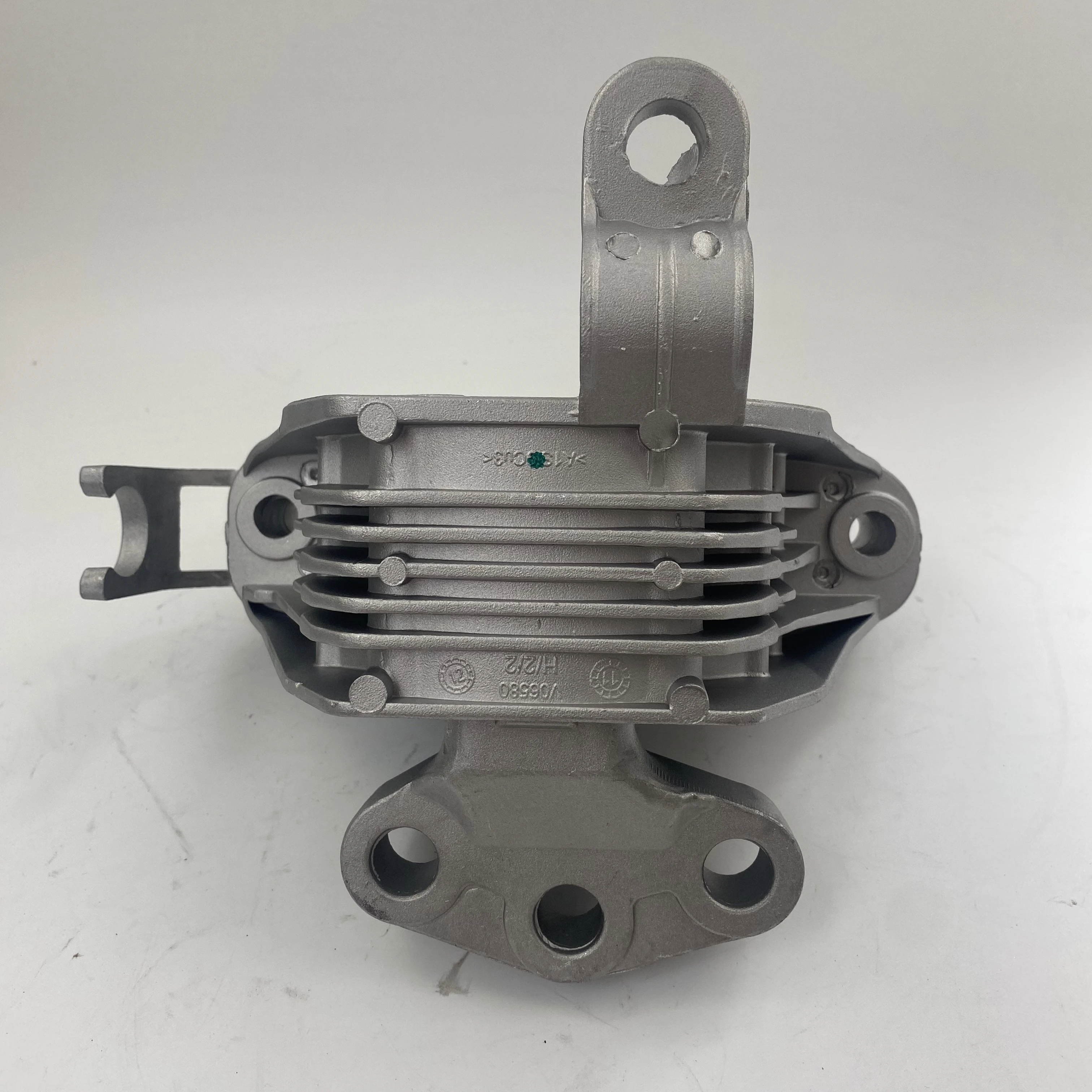 Передняя правая резиновая опора двигателя 13248475, крепления двигателя ...