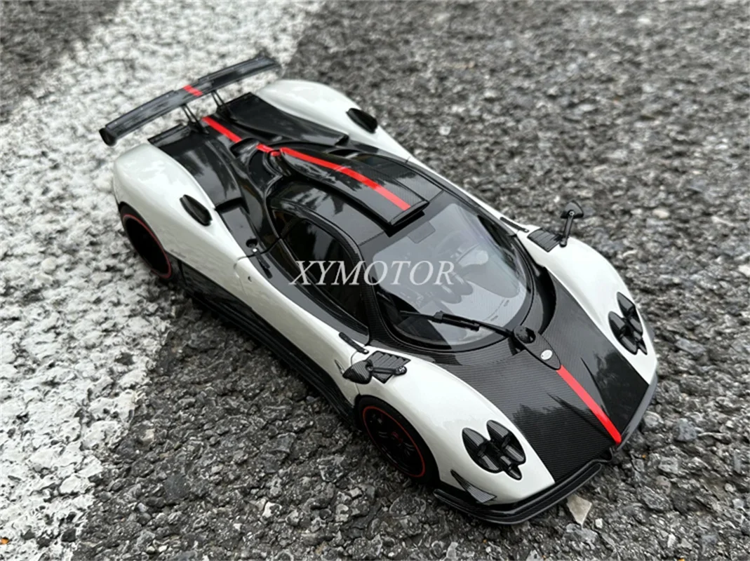 Модель автомобиля Pagani Zonda Cinque Coupe 2009 Almost Real 1:18 белый ...