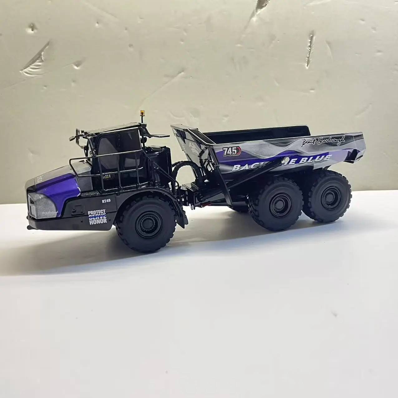 WELLY CAT 745 жёлтый 1:50 | AliExpress